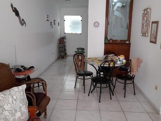 Apto com 2 dts. a venda no Guaruja