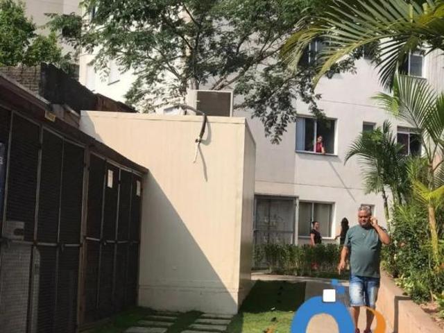 Apto com 2 dorm, sala p 2 amb,cook top,área de serviço e WC. Condomínio com 3 torres com 2 ele