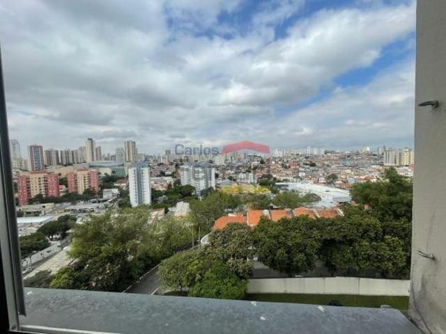 Apto com 2 dormitorios, sala cozinha com armarios,com uma vaga de garagem