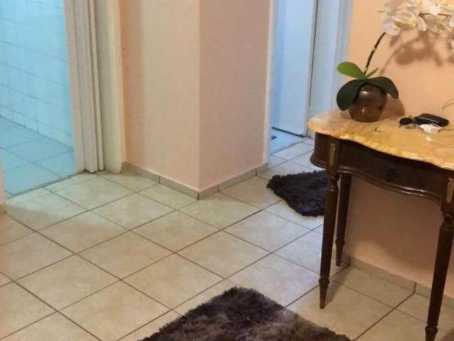 Apto com 2 dorms perto do centro com armários, box, estuda financiamento