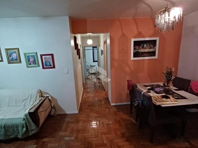 Apto com 3 dormitórios, 2 banheiro mais wc auxiliar