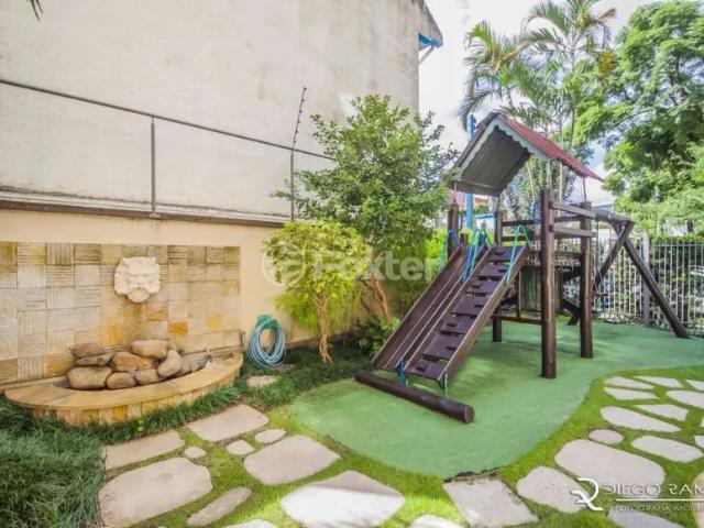 Apto com 3 quartos em Petrópolis Porto Alegre RS