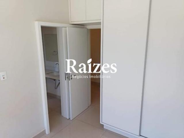 Apto com 3 quartos sendo 1 suite e 2 semi Suites próximo ao Praia Clube