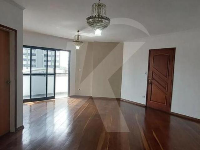 Apto. com 3 suítes, sala ampla, varanda, e 2 vagas de garagem na Água Fria