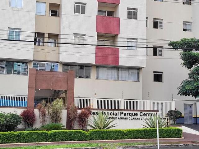 Apto com armários em todos quartos e cozinha. Excelente localização