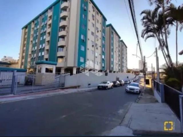 Apto com móveis planejados 2 quartos Barreiros São José SC