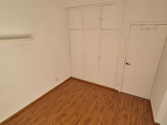 Apto com quarto grande em Santa Cecilia