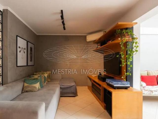 Apto duplex tipo garden com um quintal bem charmoso e um deck de madeira