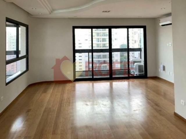 Apto de alto padrão à venda em Moema 160m² 3 suites 3 vagas com depósito