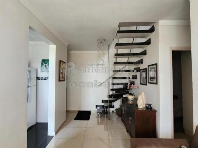 Apto de Cobertura, frente para Represa Municipal, tendo 3 dorms, com 2 vagas, bom para renda já alug