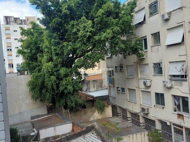 Apto de 02 dormitorios com dependencia, 02 banheiros, sol da manha na Cidade Baixa