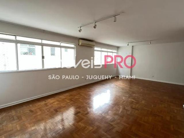 Apto de 155m² com 3 dorm sendo 1 suíte e 1 vaga no Itaim Bibi