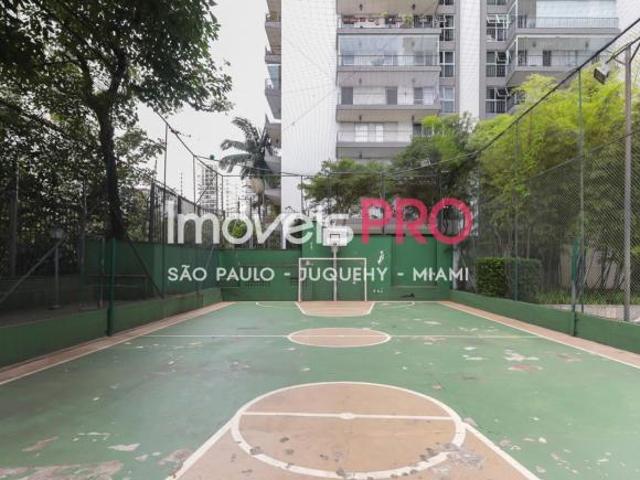 Apto de 168 m2 com 4 dorm, sendo 1 suite e 3 vagas no Moema prox ao metro