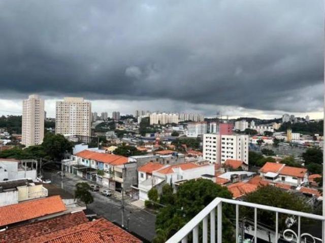 Apto de 2 dorms com varanda ao lado do portal do Morumbi