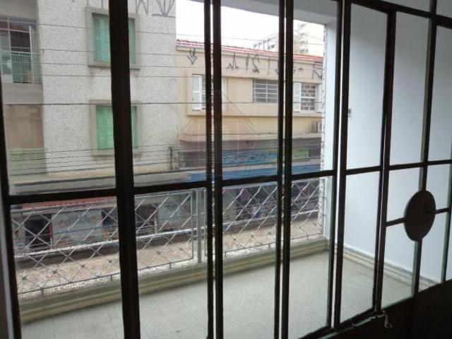 APTO DE 2 QUARTOS AMPLOS, SALA E COZINHA AMPLAS COM SACADA E QUINTAL EM FRENTE AO TERMINAL CENTRAL