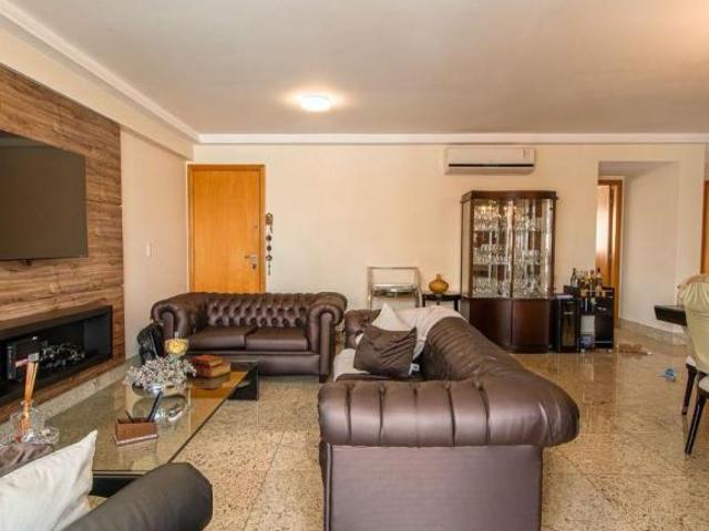 Apto de 3 quartos, 3 suítes, 133 m², 2 vagas, reformado, Res. Costa do Sol, Rua 5