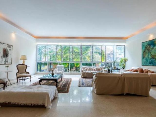 Apto de 446 m² | 5 suítes | 3 vagas de garagem | Próximo aos colégios Sion e Rio Branco !