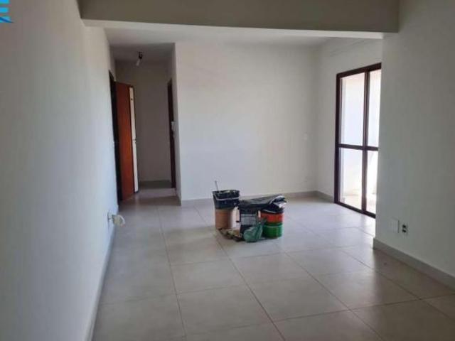 Apto de 82,94 m², no Centro, com garagem, 3/4 1 suíte, sacada na sala. Prédio com 2 elevadores e p