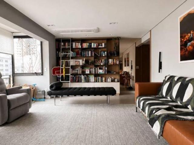 Apto em Moema | 3 Dorms, 2 Suítes, Piscina Aquecida e 3 Vagas Venda R$ 2.500.000