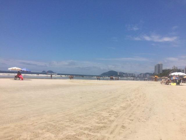 Apto Guaruja Enseada 3 dorm / 2 vagas/ muito conforto 100 metros do mar