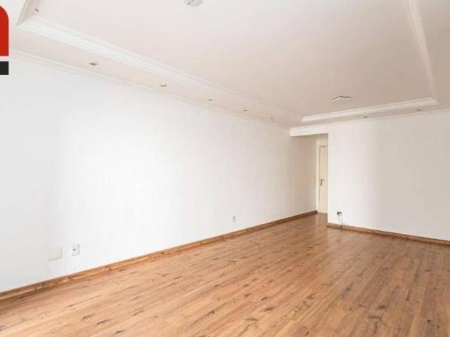 Apto Garden 103m² 3 quartos, sacada e 1 vaga no Batel
