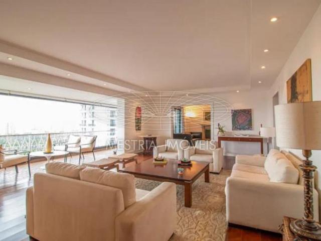 Apto impecável | Com 329 m² | 3 vagas | Ideal para quem busca um espaço amplo e localização top!