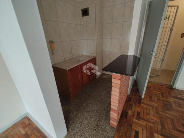 Apto JK desocupado no Jardim Leopoldina