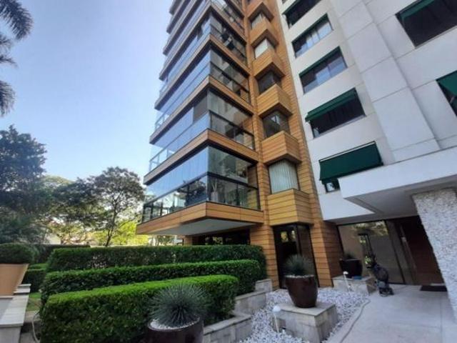 APTO LOCALIZADO NO CORAÇÃO DO ALTO DE PINHEIROS, EM RUA TRANQUILA E ARBORIZADA