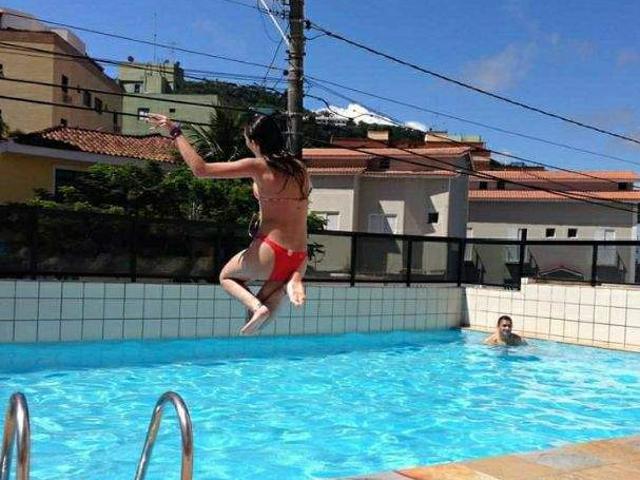 APTO PRAIA E PISCINAS