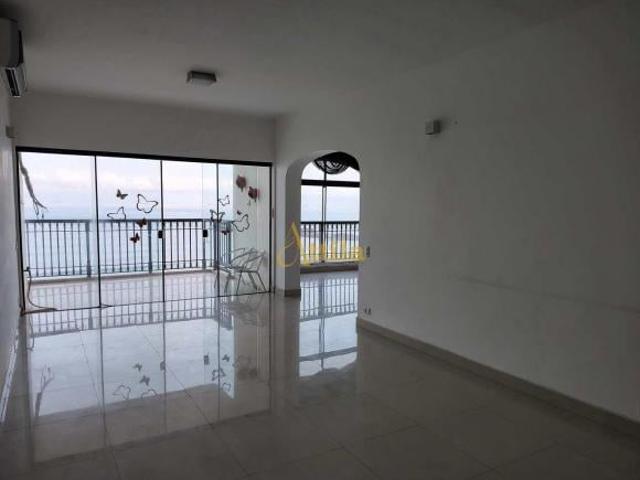 Apto reformado, 4 quartos, frente praia Pitangueiras