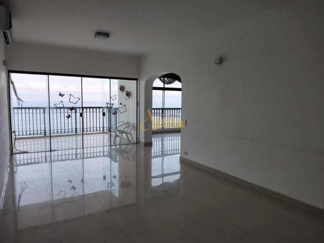 Apto reformado, 4 quartos, frente praia Pitangueiras