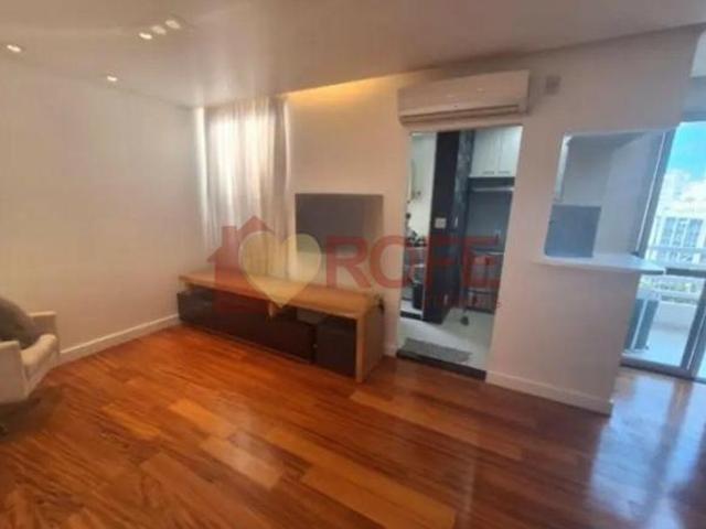 Apto reformado com 2 suítes + lavabo e 2 vagas à venda, 70m² Moema SP