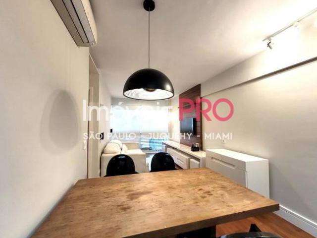 Apto reformado de 58m2 com 2 dorm sendo 1 suite e 1 vaga no Brooklin prox metro