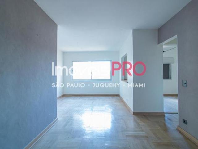 Apto reformado de 105 m2 com 2 dorm sendo 1 suite e 2 vagas no Itaim