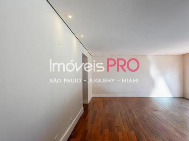 Apto reformado de 173m² com3 dormitórios sendo 1 sute e 2 vagas no Itaim
