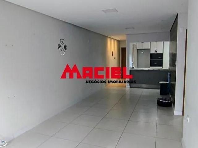 Apto Satelite com 2 dormitorios reformado