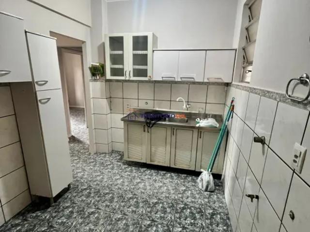 Apto térreo de 02 dorm, sala, banho, cozinha, reformado, com vaga de convenção