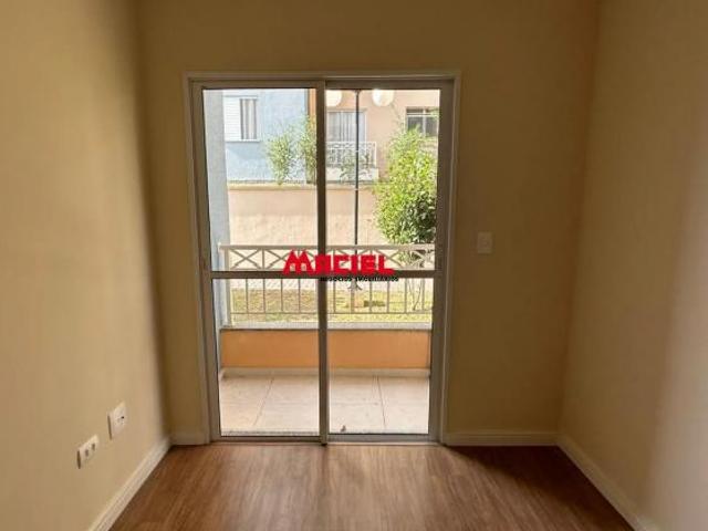APTO TÉRREO PISO LAMINADO, LUMINÁRIAS, PLANEJADOS NA COZINHA e BANHEIRO