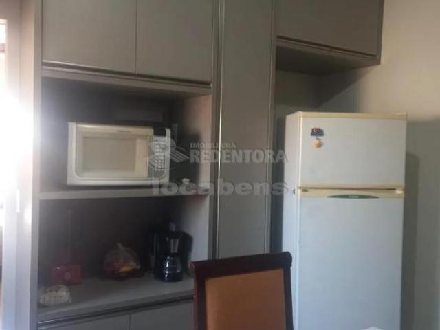 Apto Tipo Kitnet, 01 Dormitório com Armário Embutido, Sala e Cozinha com Armário Embutido, Wc, Piso