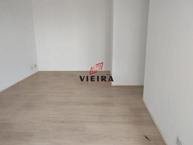 Apto vago, andar alto, miolo da Vl Sta Catarina
