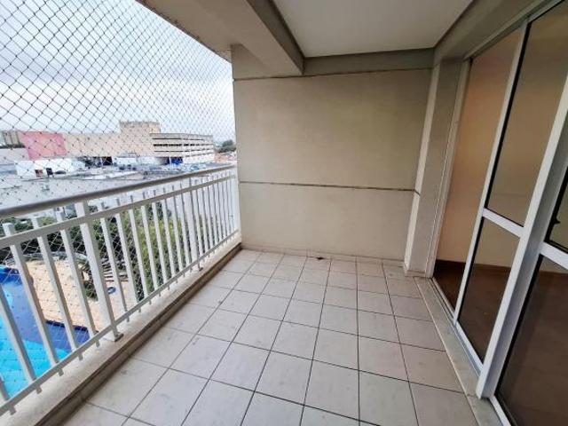 Apto virado para clube, Elegante com Piso de Madeira, Closet e Escritório!