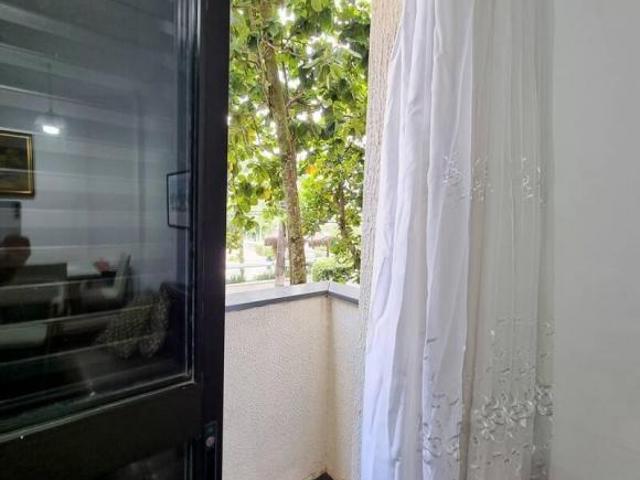 APTO. 02 DORM´S, COM SACADA, APENAS 150MTS DO MAR, EM ÓTIMA LOCALIZAÇÃO!