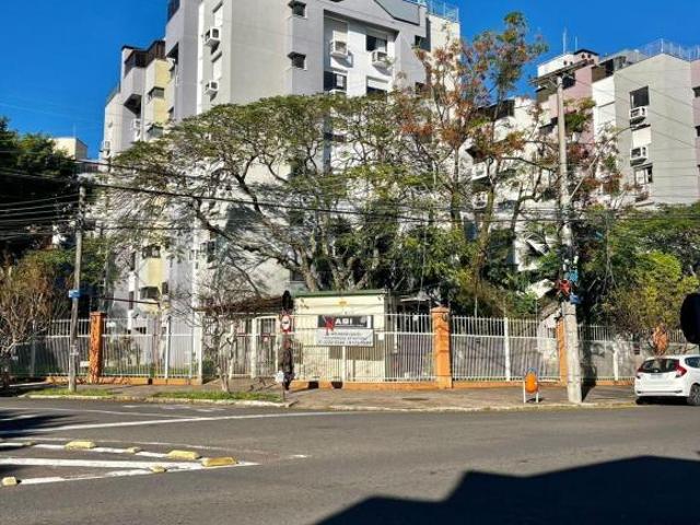 Apto 03 dorm com suíte, térreo, 02 vagas e depósito no Cristo Redentor
