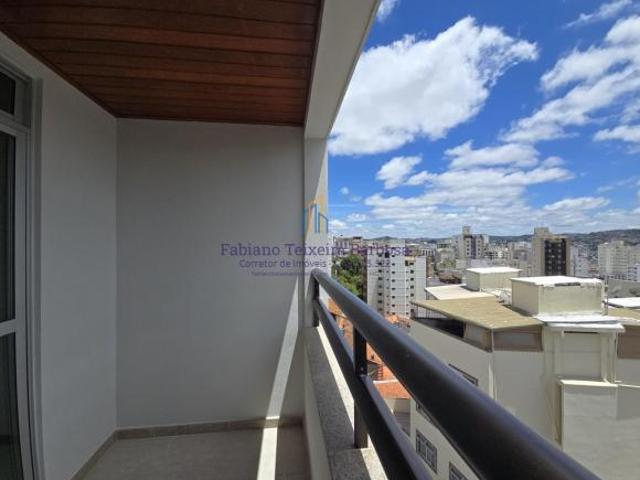Apto 2/4, varanda, 1 vaga numerada, linda vista para o Centro de JF à venda por R$ 289.000 Parcela