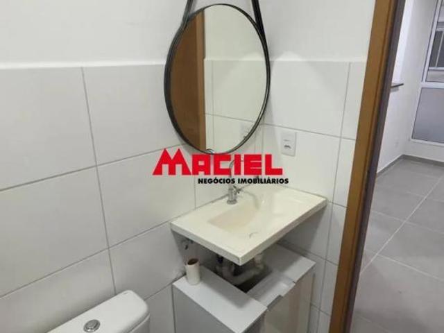 Apto 2 dormitorios, sala, cozinha, wc, 1 vaga, armarios