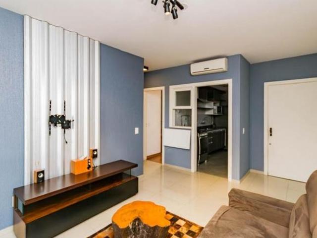Apto 2 dorms na Carlos Gomes, lareira, sacada, fica mobiliado e 1 vaga escriturada!