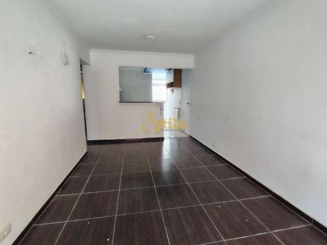 Apto 2 quartos, sacada, 1 vaga, Pitangueiras