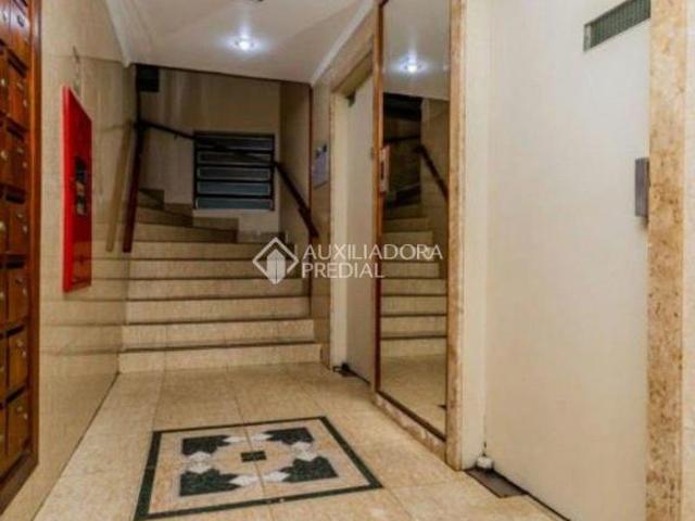 Apto 3 dormitórios, 1º andar, na Rua Duque de Caxias