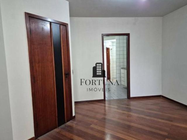 Apto. 3 quartos 1 suite, 2 vagas, bem localizado, a 5 minutos do metro Saúde