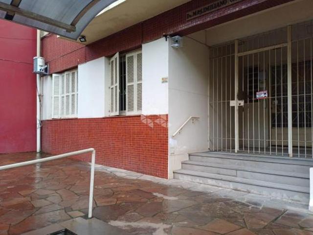 Apto 3dorm grande térreo com páteo,no Bom Fim